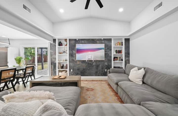 East Austin Escape | Spacious Stylish Home W/grill - Austin, TX