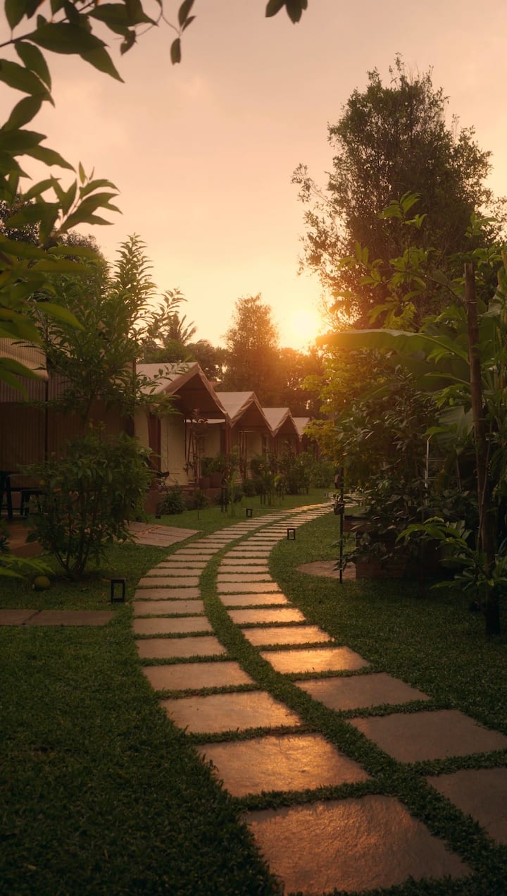 Riverside Luxury Glamping | 20 Mins From Airport - India