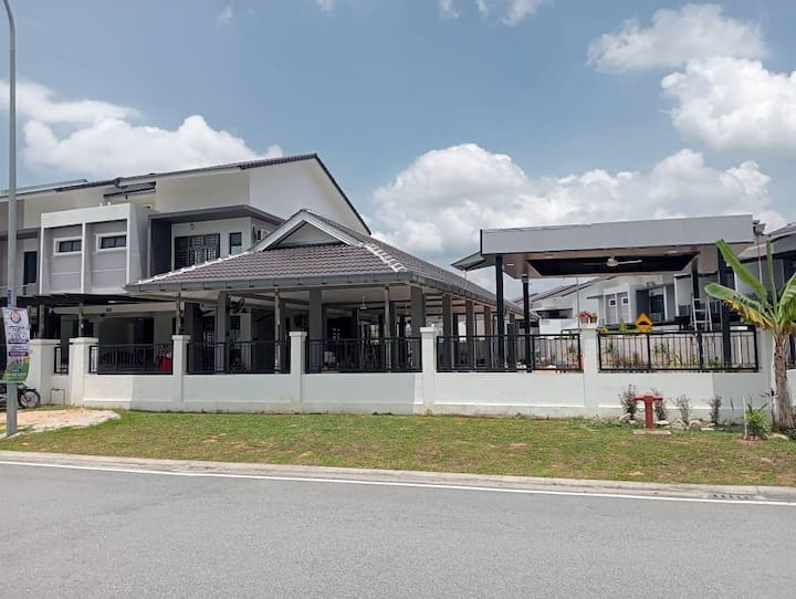 D'marvela Homestay & Event - Senai