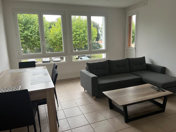 Appartement, 2 Chambres Avec Balcon - Volonne