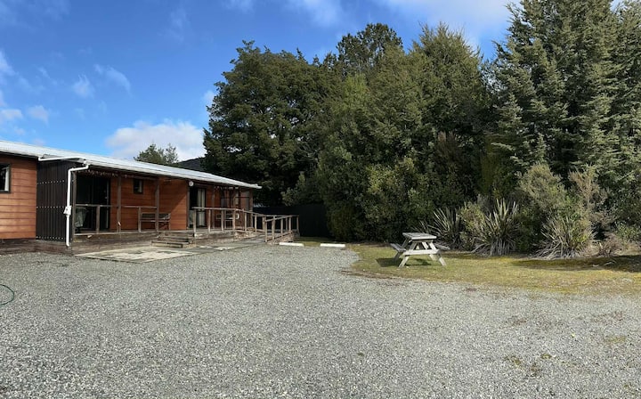 Manapouri Cottage 1 - Fiordland