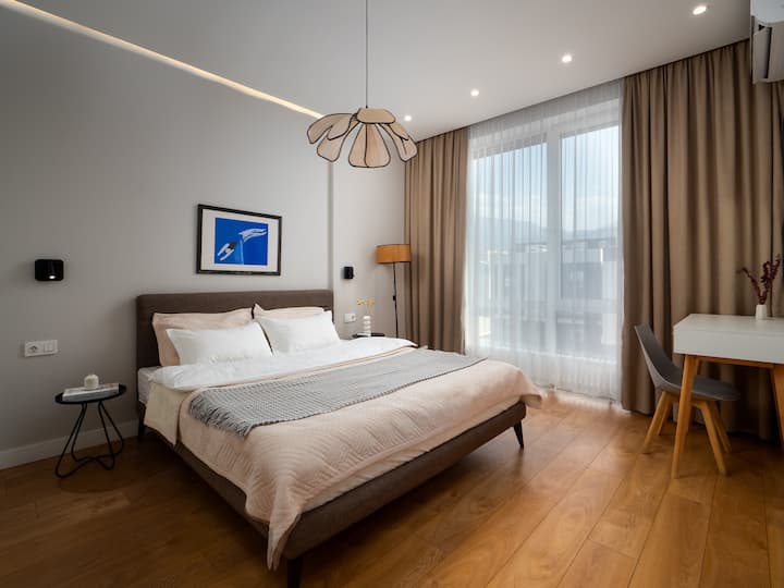 King Size Bed -Biggest Shopping Mall In 500 Meters - Kazakhstan