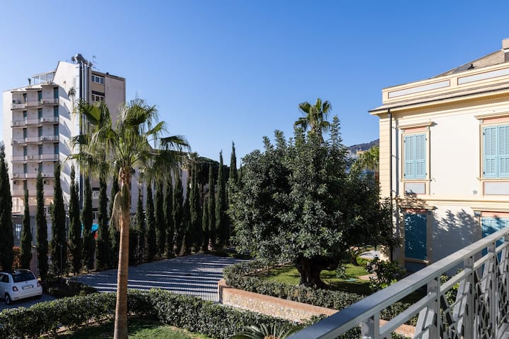 Ampio Monolocale Con Balcone - Alassio