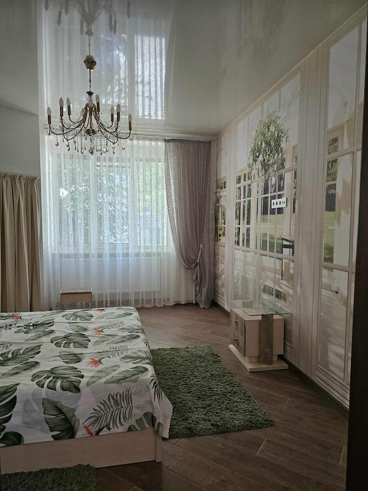 Гостьовий будиночок в зеленій зоні біля Замку Хуст - 