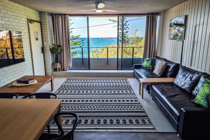 *New Listing* Kings Beach Unit With Ocean Views - Caloundra