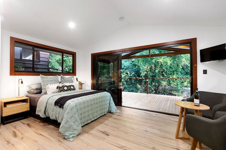 Jungle Retreat - Cabin - Private - Creekside - Airlie Beach