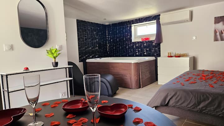 Jacuzzi & Love Room  Intimité à Sanary Clim - Sanary-sur-Mer