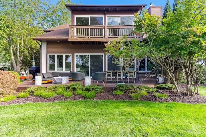 Luxury 5 Br Douglas Retreat- W/game Room & Sauna - Saugatuck, MI
