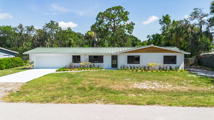 Bright & Roomy Okeechobee Stay • 3br W/ Workspace - Okeechobee, FL
