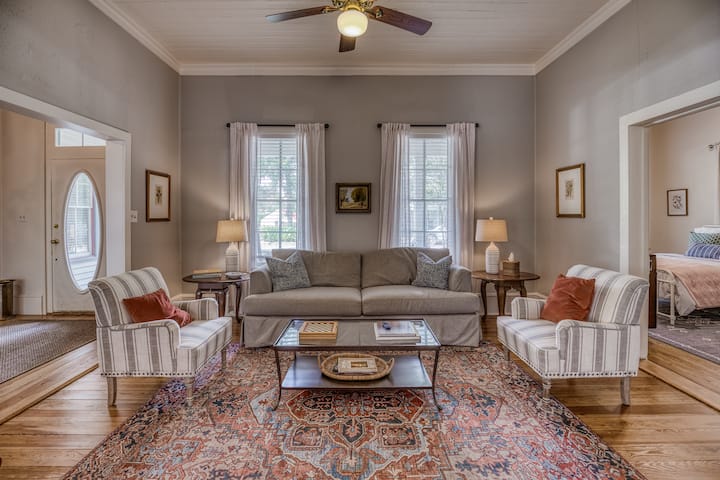 Historic Charm Meets Comfort In Downtown Brenham - Brenham, TX
