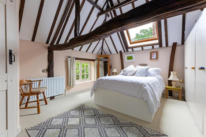 Ironstone Barn In Pretty Hampshire Village - Petersfield