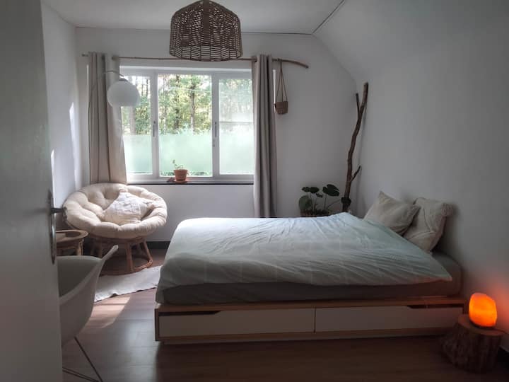 Ruime Slaapkamer In Rustig Gelegen Groene Oase - Beringen