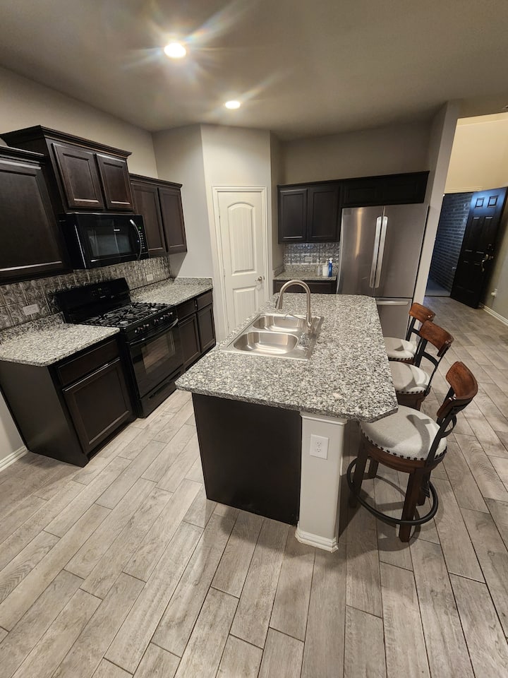 Home Between Midland-odessa - Odessa, TX