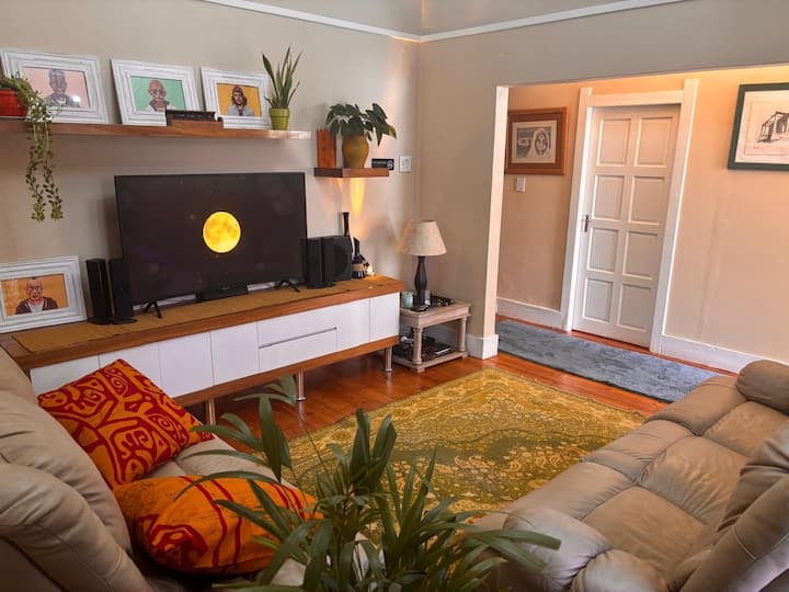 A Charming Retreat With Private Pool. Pet Friendly - Johannesburg