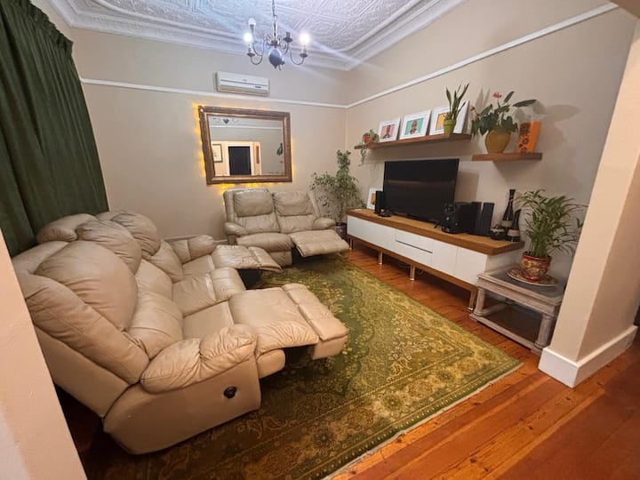 A Charming Retreat With Private Pool. Pet Friendly - Johannesburg