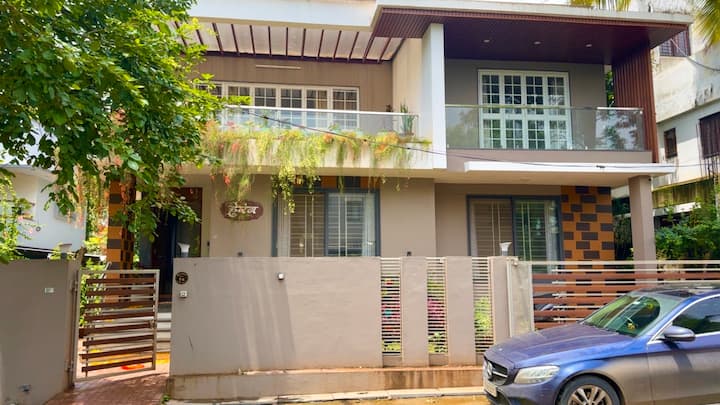 Modern Luxury Villa - コールハープル