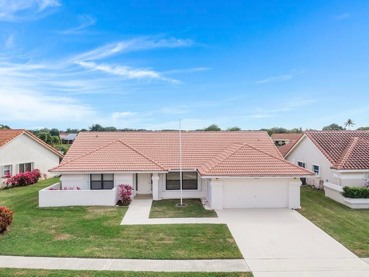 Elegant Lake View Retreat - Boynton Beach, FL