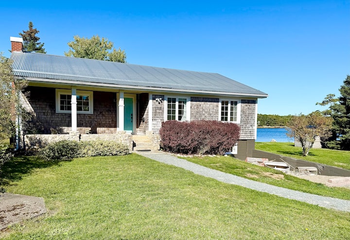 Waters Edge On The Cove | Hot Tub • Sleeps 10 - Nova Scotia