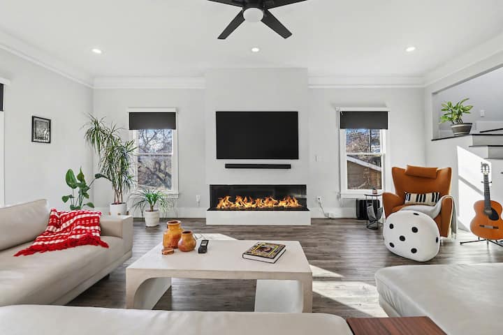 Modern Artsy House | Outdoor Oasis, Hot Tub, Grill - Atlanta, GA