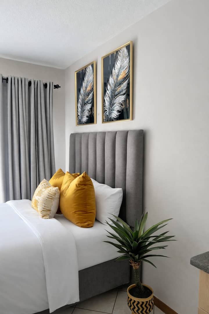 Luxurious Suite | Pool | Balcony - Midrand