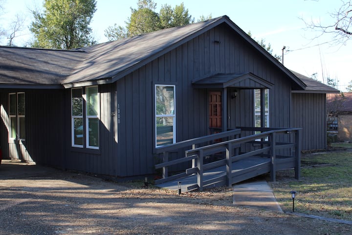 Family Friendly Home With Private Backyard - Nacogdoches, TX