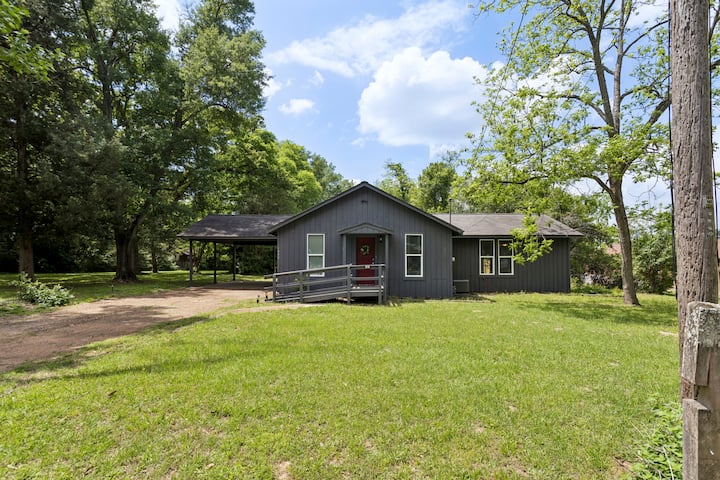 Family And Pet Friendly Home With Private Backyard - Nacogdoches, TX