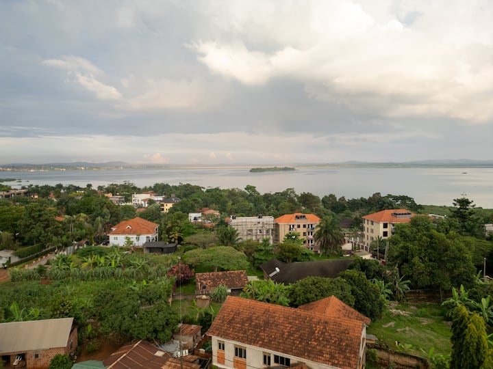 Modern Lakeview Apartment | Netflix |24hr Security - Kampala