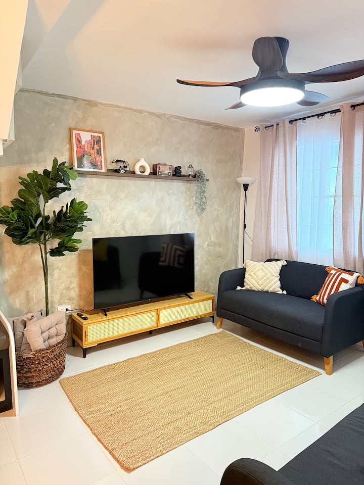 Cozy Vacation House | W/ Pool Near The Beach Subic - Subic