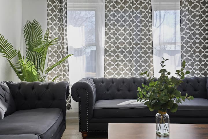 Luxury O'hare, Arena & Convention Retreat - Des Plaines, IL