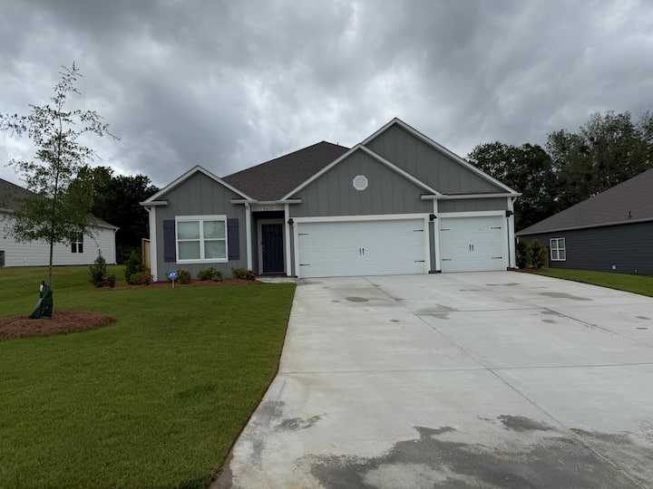 Spacious 4br Retreat Near The Heart Of Tuscaloosa - Tuscaloosa, AL