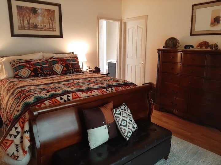 Spacious Room W/pool Side View & Private Bathroom - Phoenix, AZ