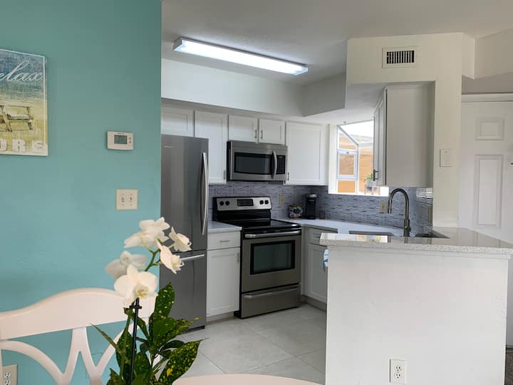 Condo With Pool - 0.5 Mile From Beach - Melbourne, FL