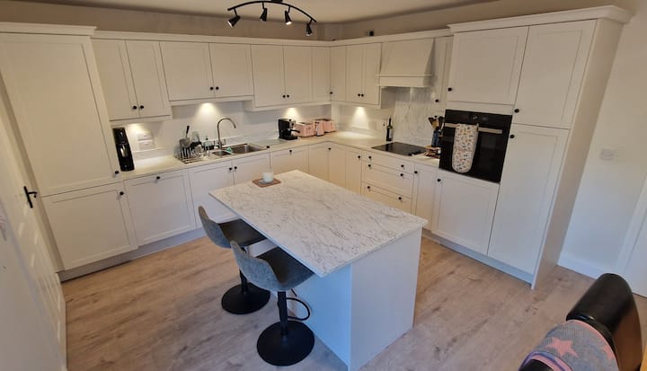 Double - Private Bathroom - Comfortable Queen Bed - Cavan