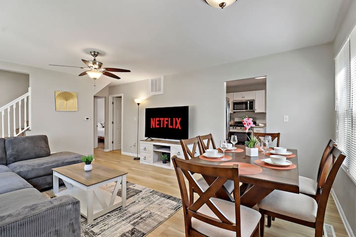 Comfortable Home Stay | 4bd 1ba - 5 Queen Beds - 워키건