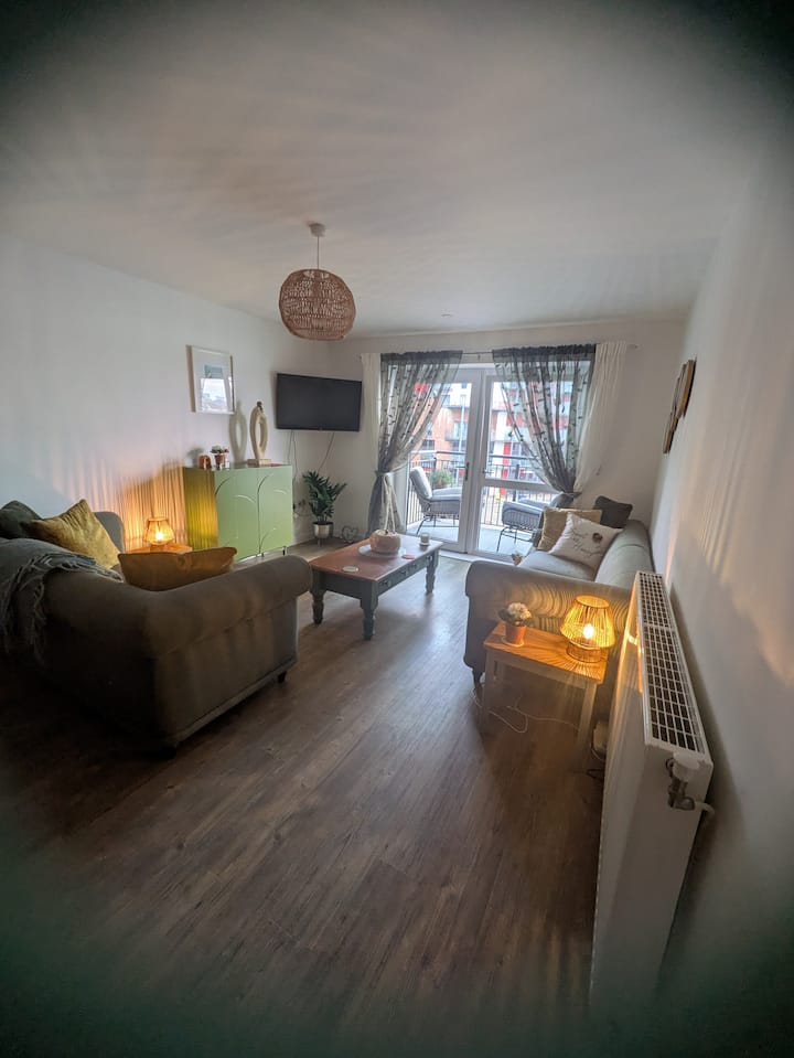 Chic City Apartment On The Edge Of River Itchen - Southampton Airport (SOU)
