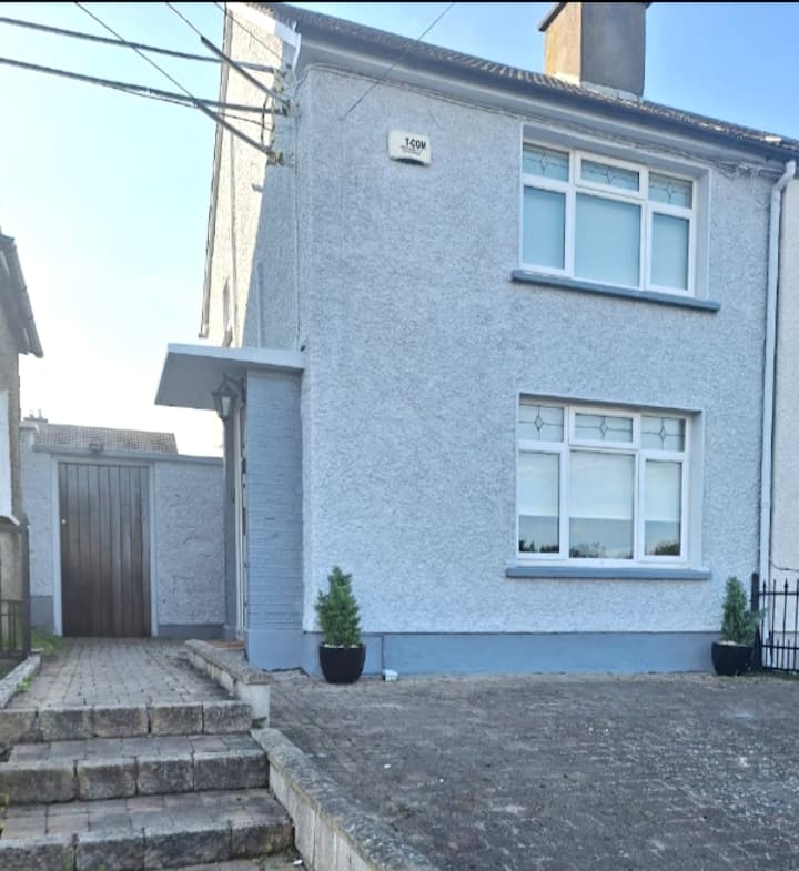 Cosy 2-bedroom Home Near Train & Bus Links - Dublin