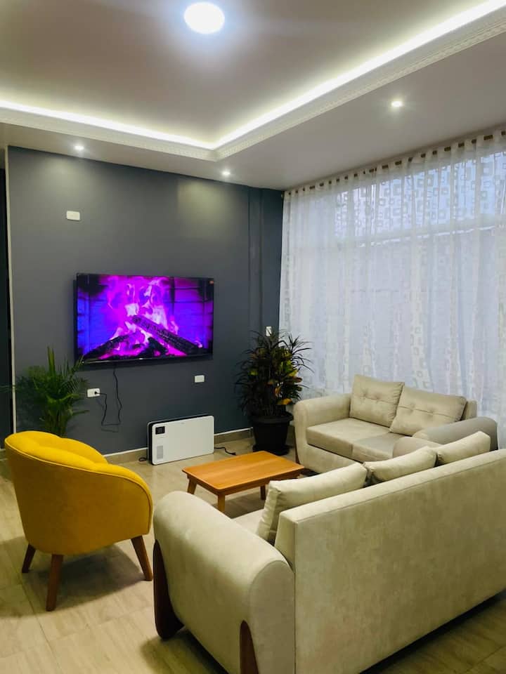 “Dpto Amplio, Cómodo Y Limpio, Con Garaje Privado” - Otavalo