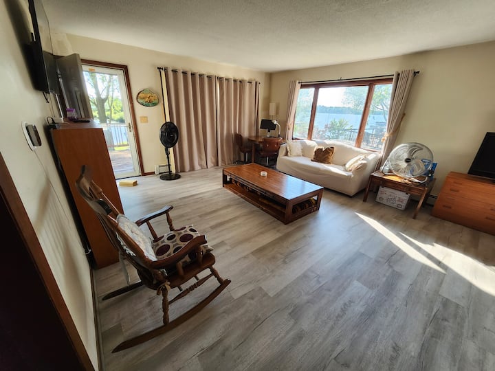 Private Shoreline Spacious Lakefront Retreat - Coldwater, MI