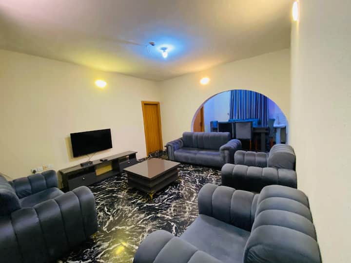 Cozy 3 Bedroom Apartment In Central Location - Benin City