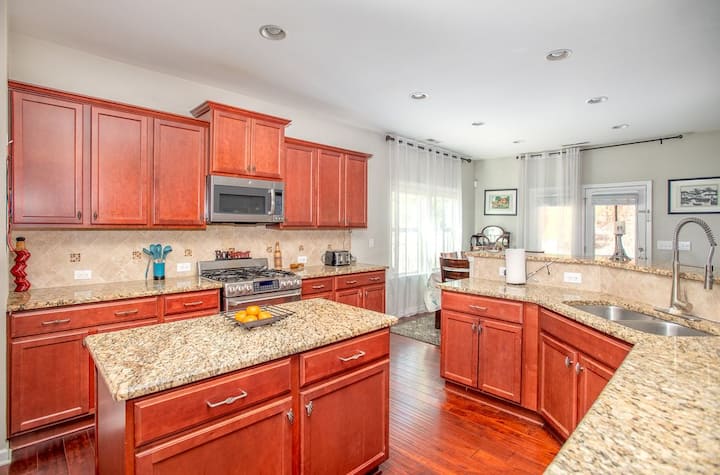 4br/3ba, 3600 Sqft, Luxury Home In Durham Near Rdu - Durham, NC