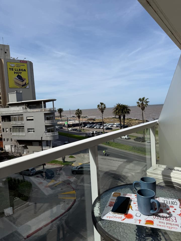 Moderno Estudio En Punta Carretas Frente Rambla - Montevideo