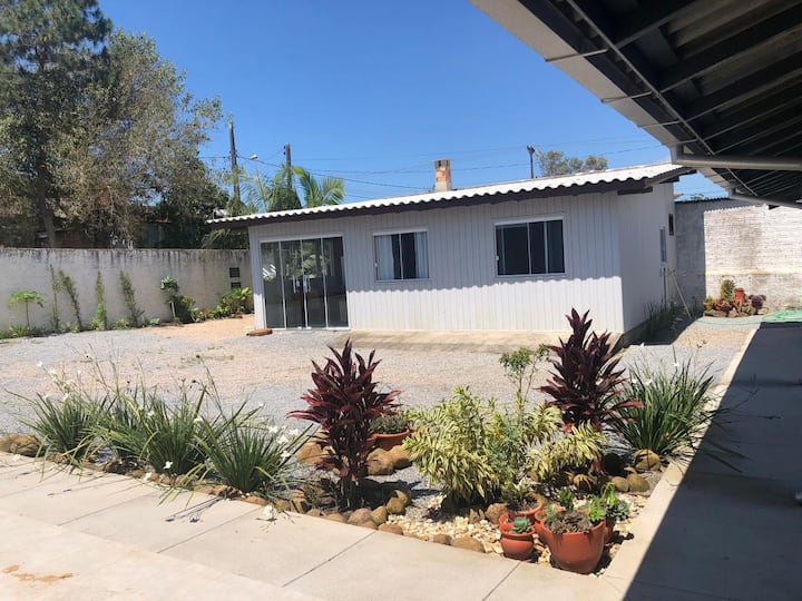 Casa Compacta Com Dois Quartos - Imbituba