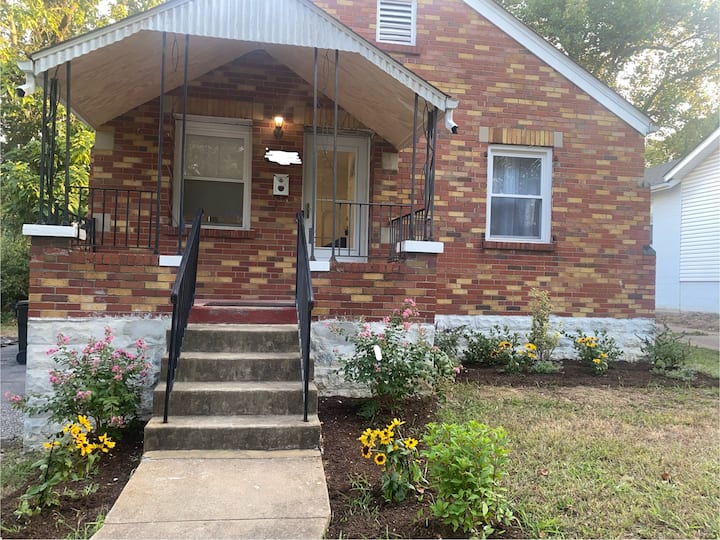 2 Bedroom Elegant House Minutes From Delmar Loop - University City, MO