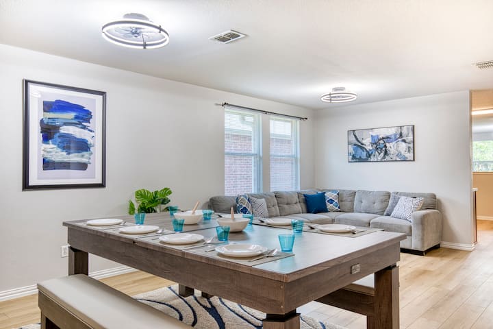 Family-friendly 4br/2ba Home Near Unt & Shops - Frisco, TX