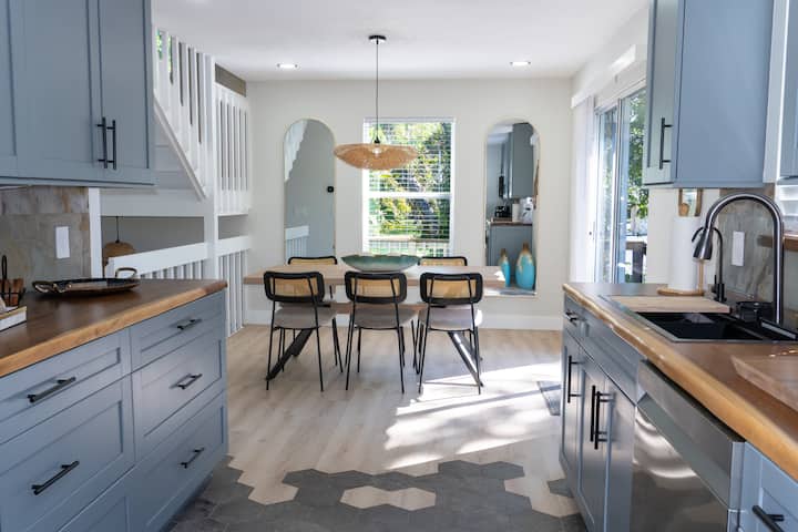 Sunshine Balcony House• Large Backyard • Beaches - Anna Maria Island, FL