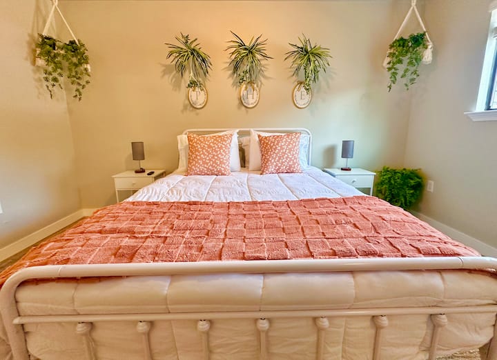 Walkable Cozy/free Parking/hearth Of City - Arlington, TX