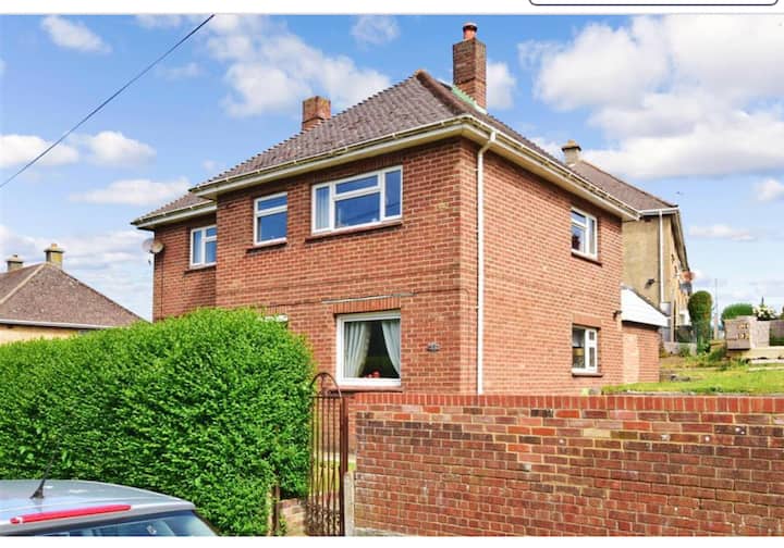 Red Brick Haven Spacious For Memorable Reunions - Isle of Wight