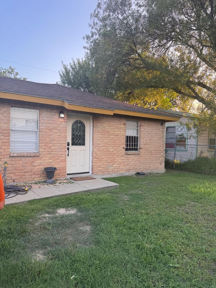 Cozy Getaway Home - Brownsville, TX
