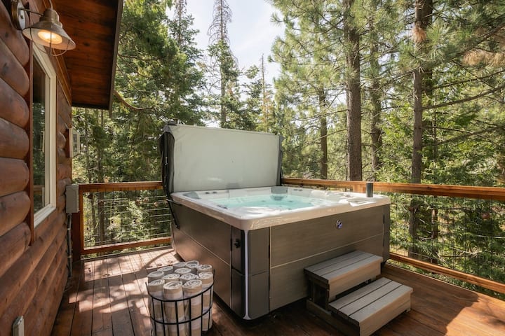 Ski Basecamp  Hot Tub  Fireplace  Sleeps 8 - Tahoe City, CA
