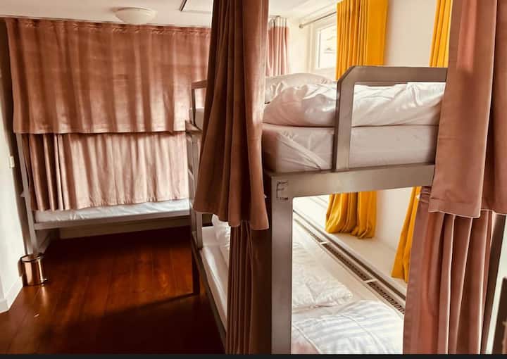 Bed In Slaapzaal 8 Bedden - Zaandam